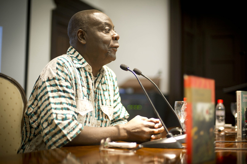 El escritor congoleño Emmanuel Dongala imparte conferencias en la ...